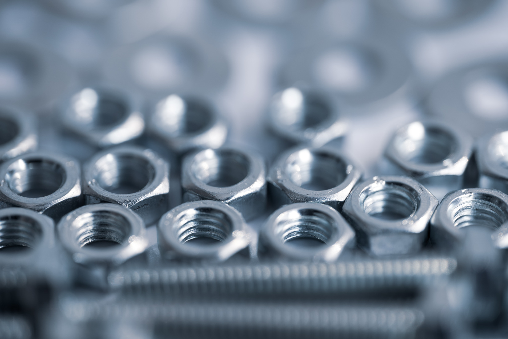 ALL THE BENEFITS OF STAINLESS STEEL FOR THE FASTENERS INDUSTRY